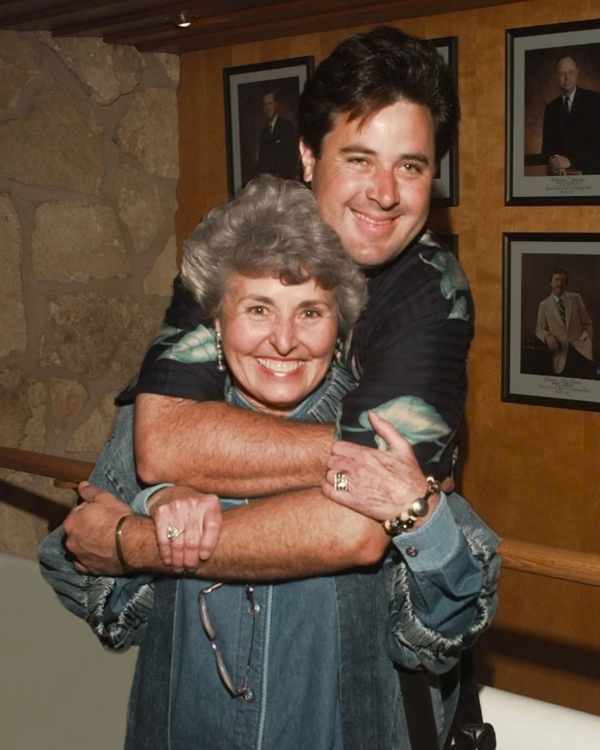 Vince Gill – A Letter To My Mama – Country Music