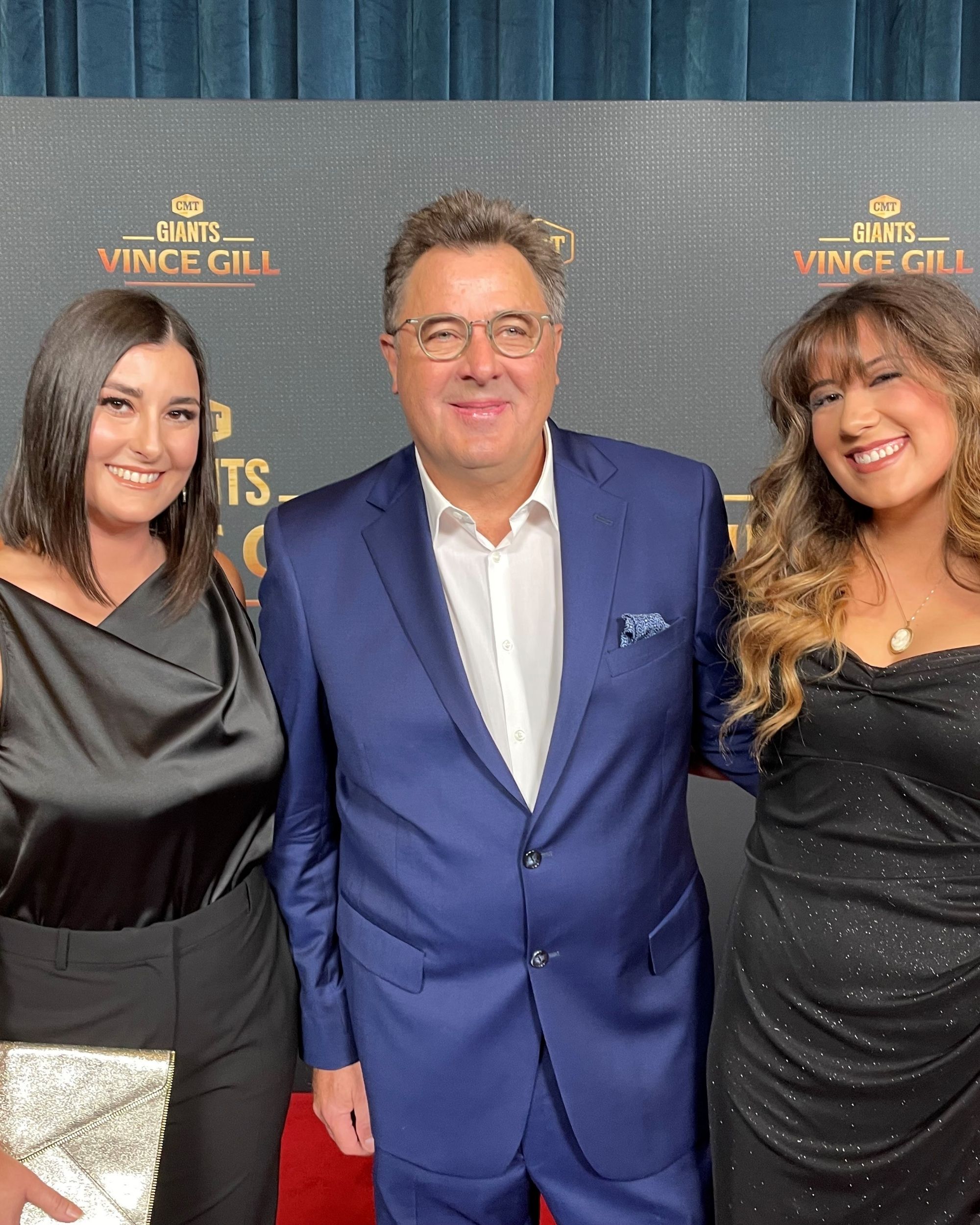 Vince Gill – Look At Us – Country Music