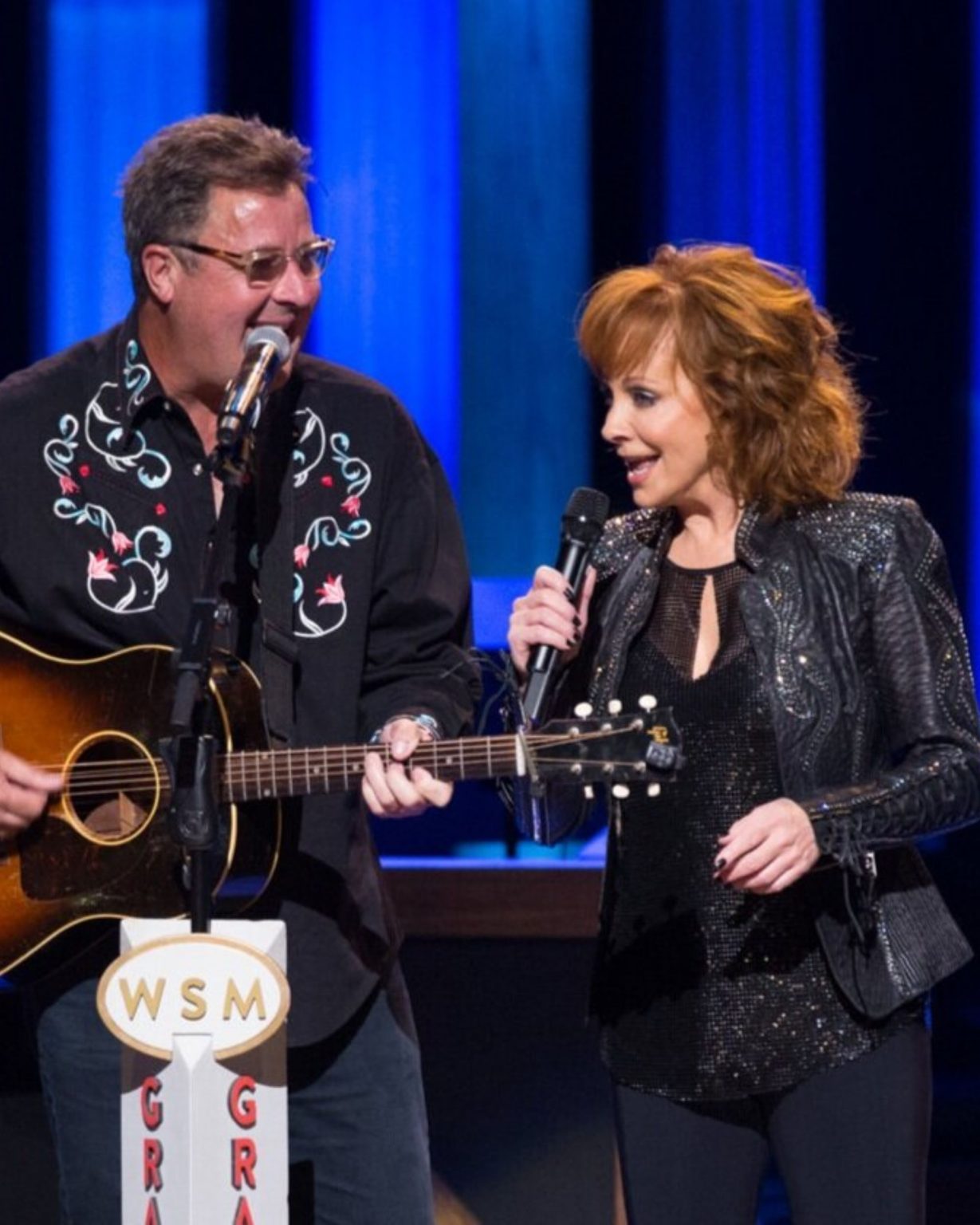 “The Heart Won’t Lie” – Reba McEntire, Vince Gill – Country Music